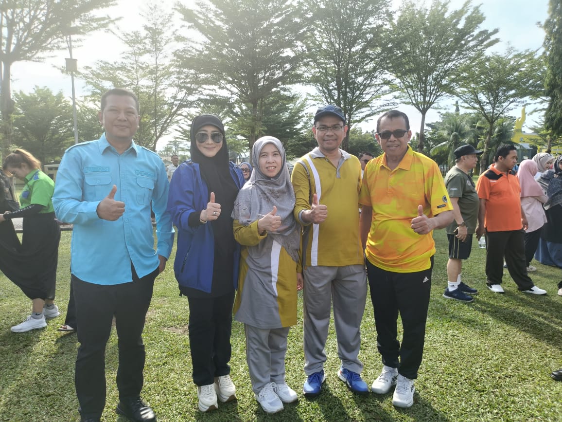 Senam bersama UNP, Lisda Hendrajoni Apresiasi Program UNP Go Green ...