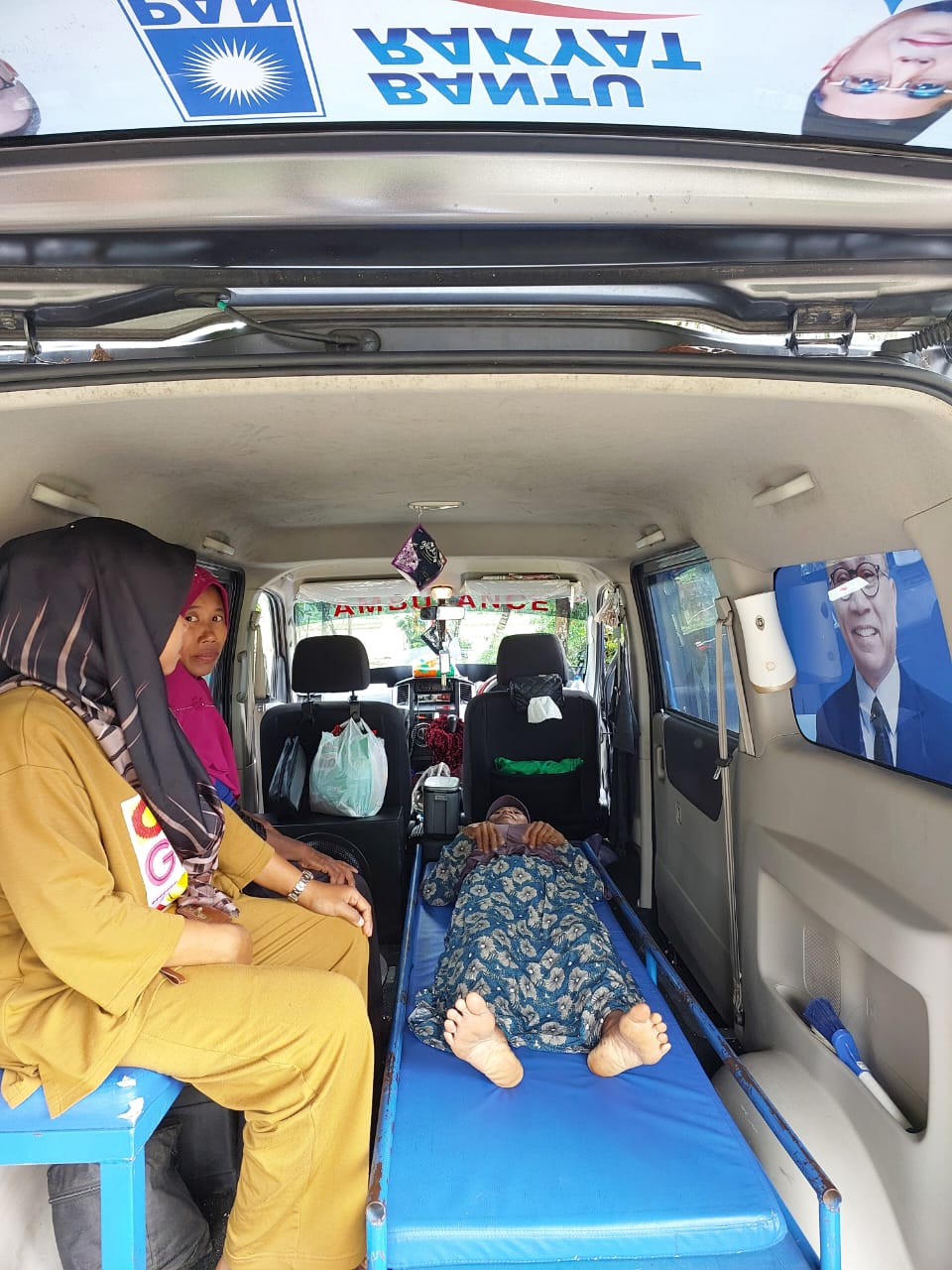 Luar Biasa, Layanan Ambulans Gratis "PAN Bantu Rakyat" Antar Pasien ...